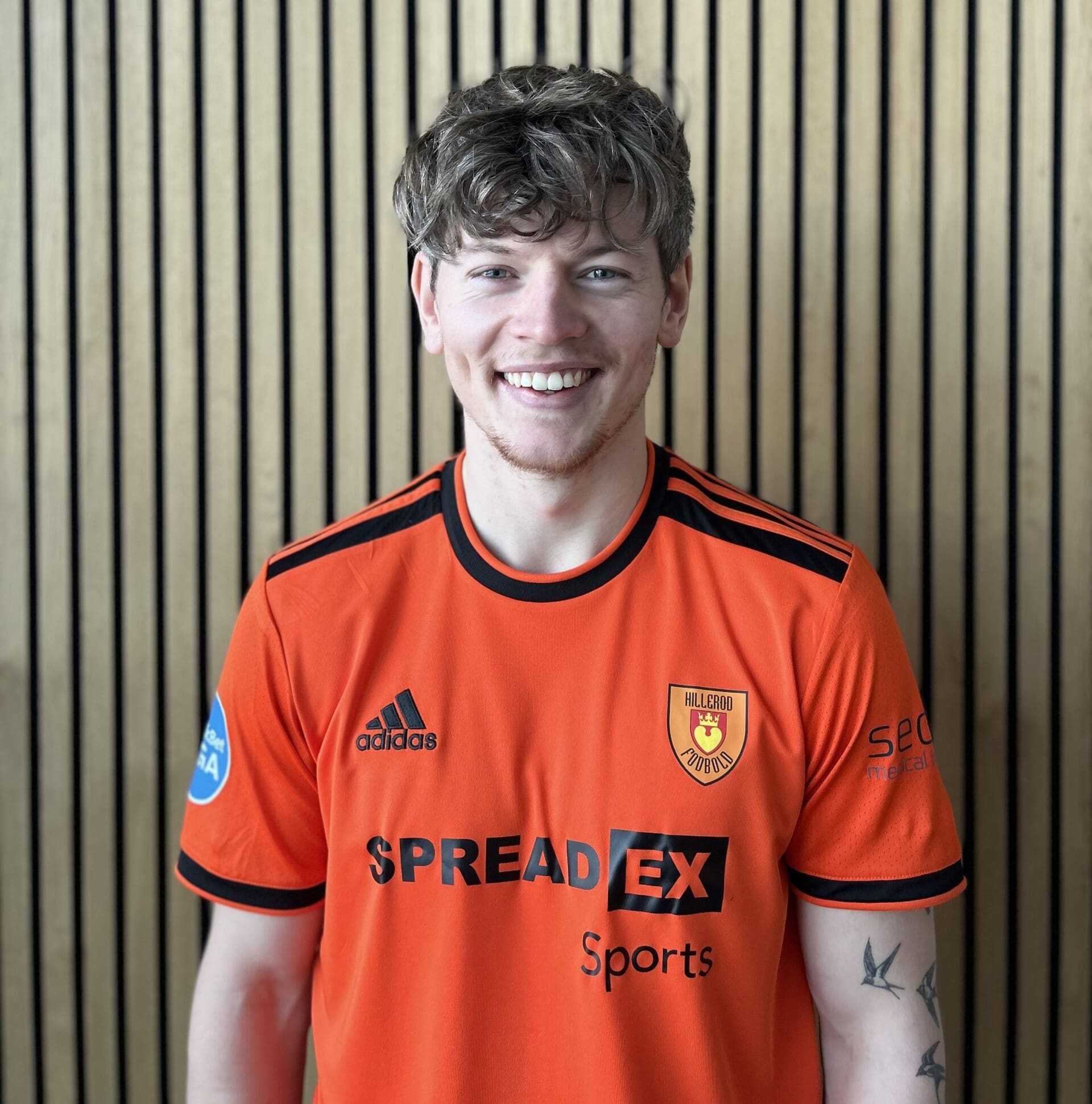 Adrian kunngjørdur í Hillerød - FM1