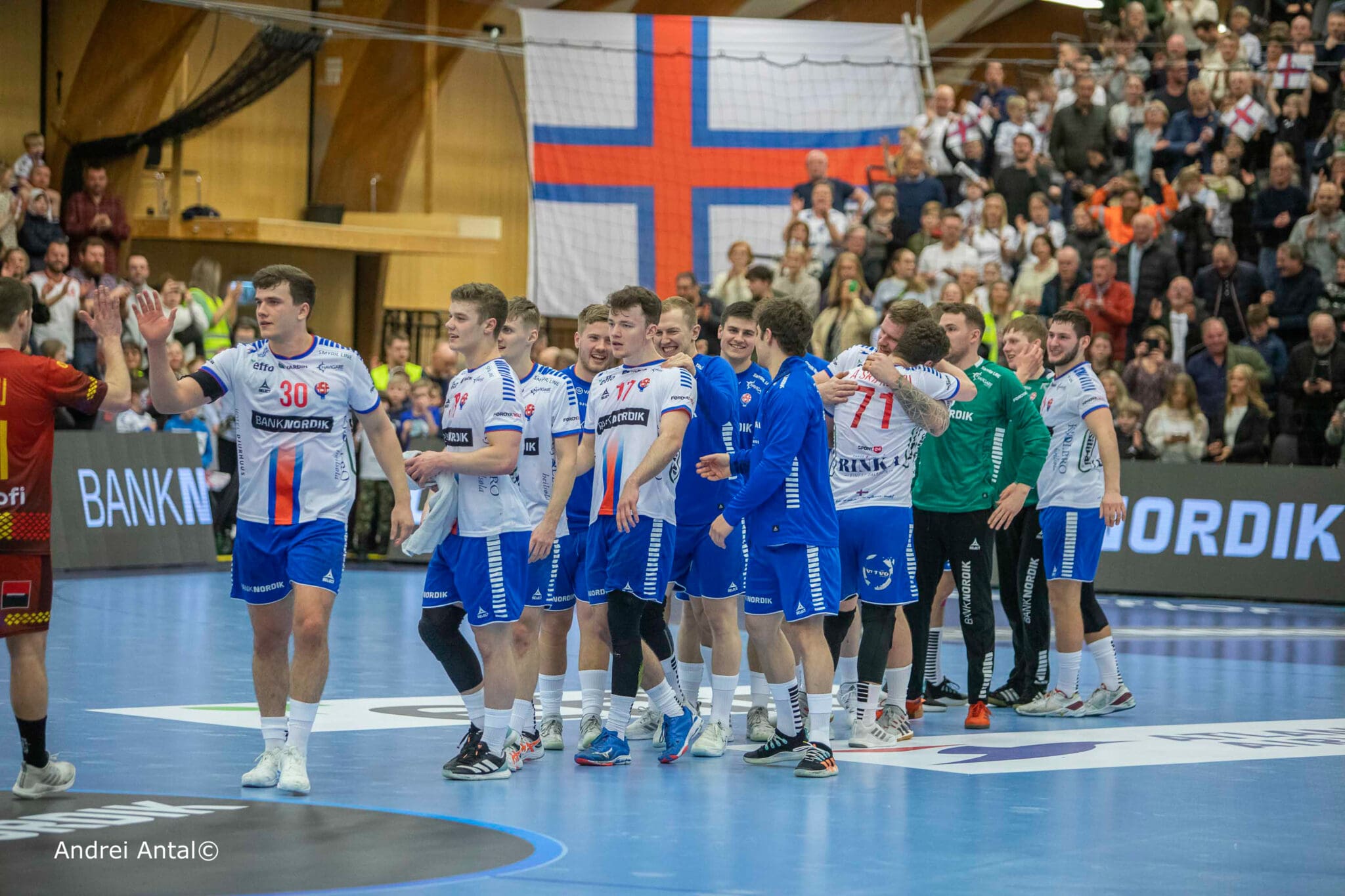 Stóra brakið verður í høllini á Hálsi í kvøld - FM1