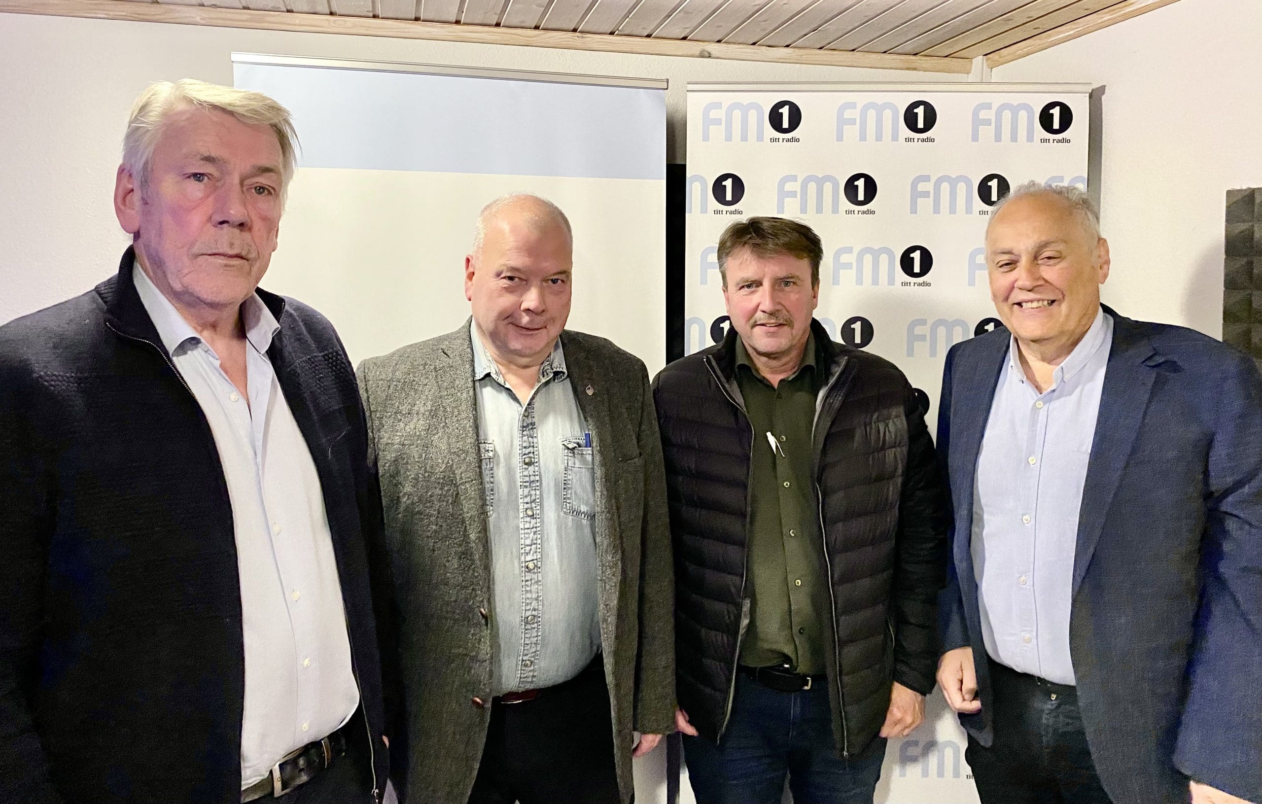 Politiskt kjak á fm1 kl. 17.10 í dag - FM1