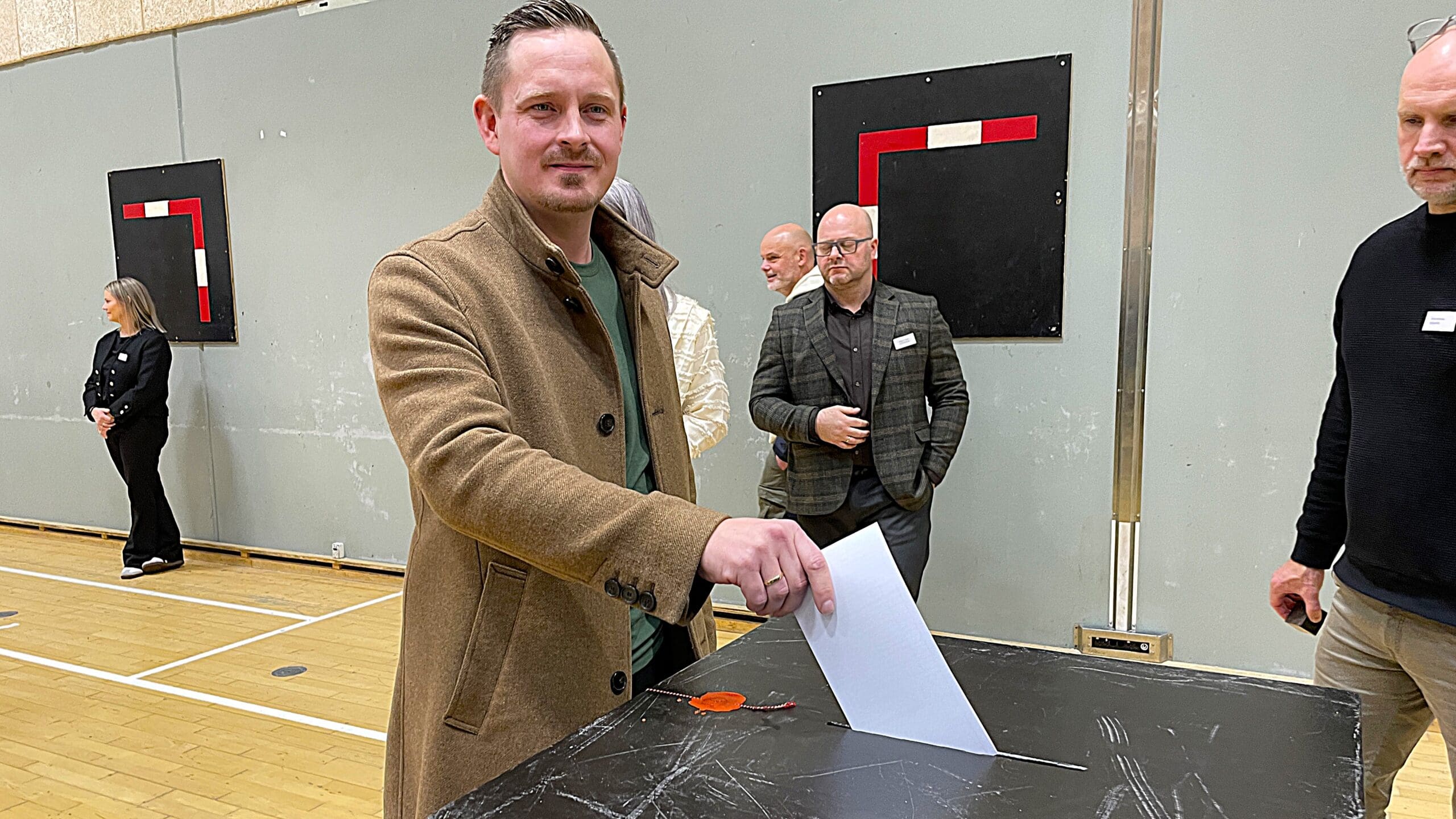 John av Reyni fyrsti veljari í Hoyvík - FM1