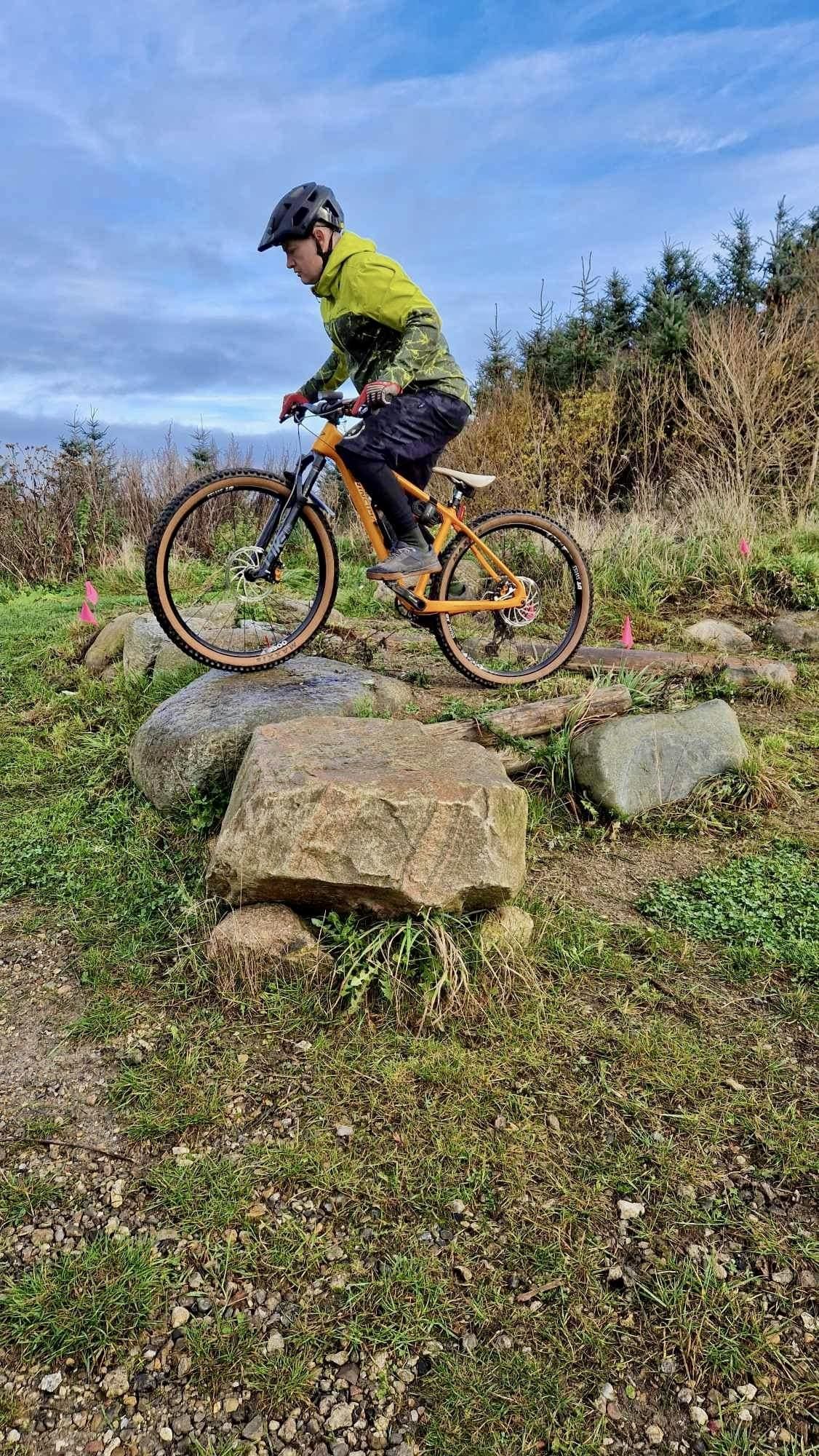 Føroya fyrsti fjallasúkkluinstruktørur - FM1